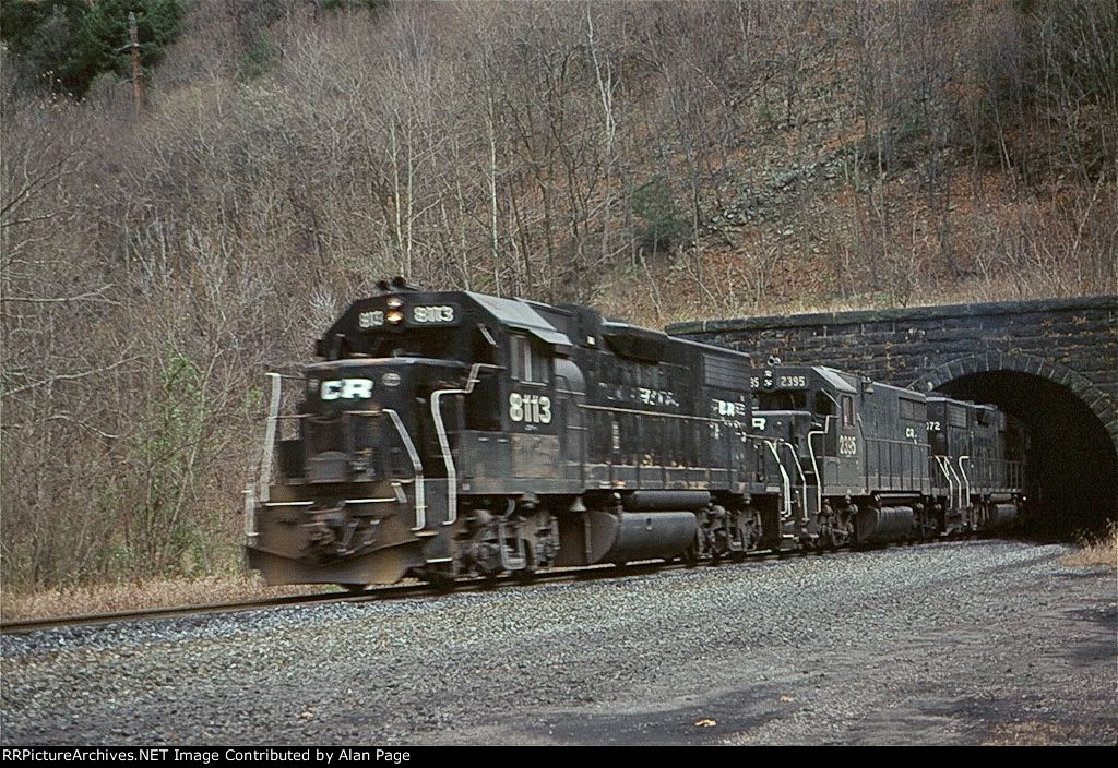CR GP38-2 8113 and GP35 2395